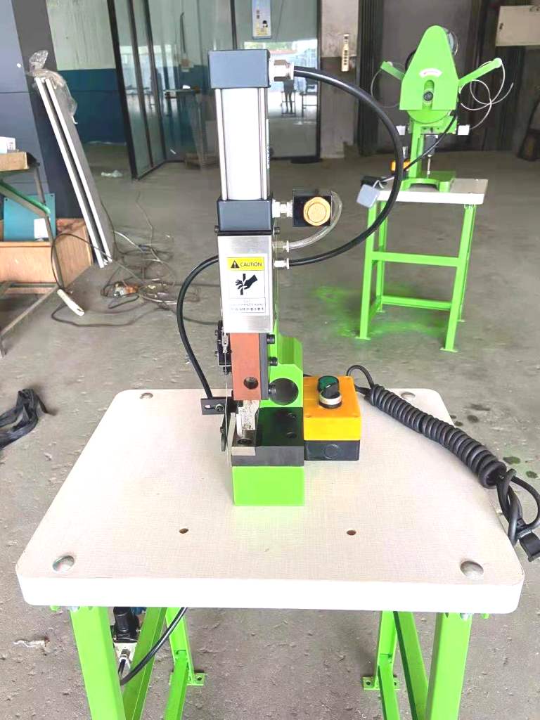 ZIPPER CUTTING MACHINE TS-409